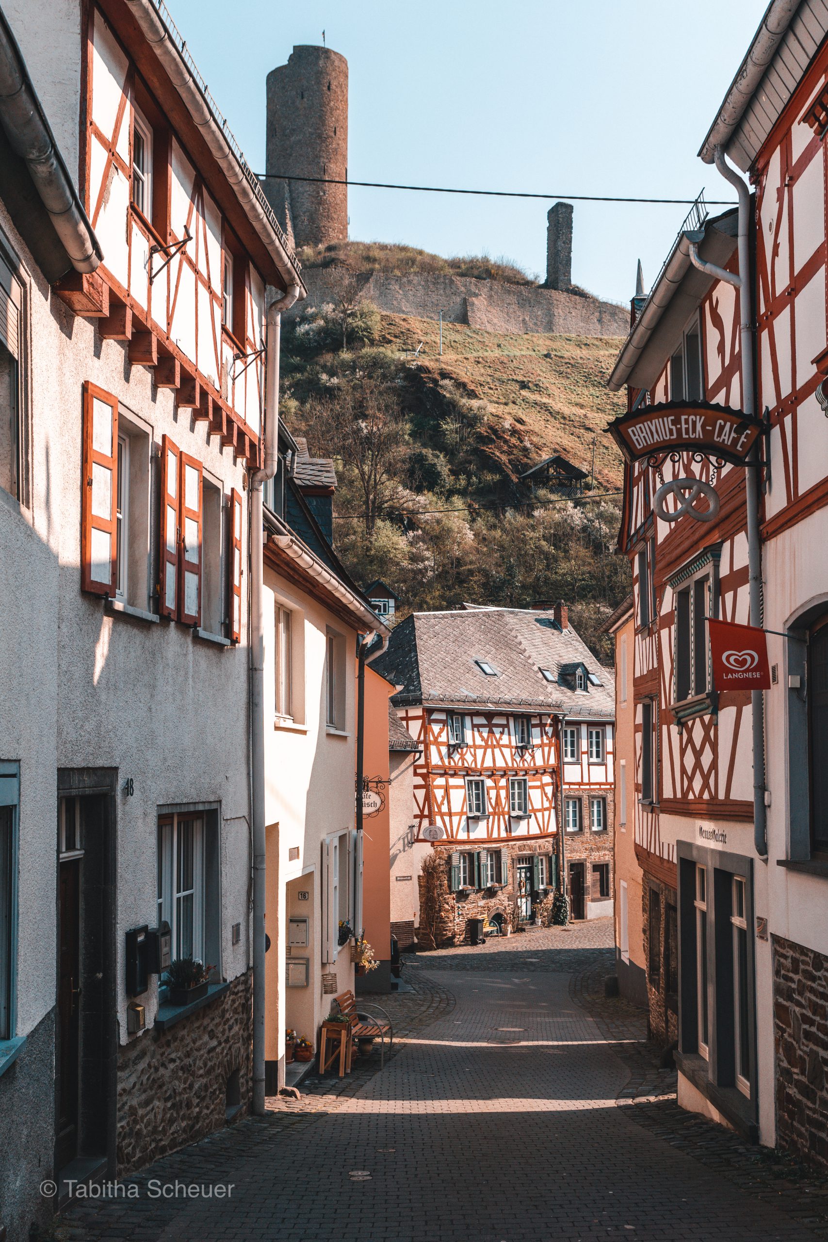 Romantic Monreal in the Eifel, Germany - tabithaschr